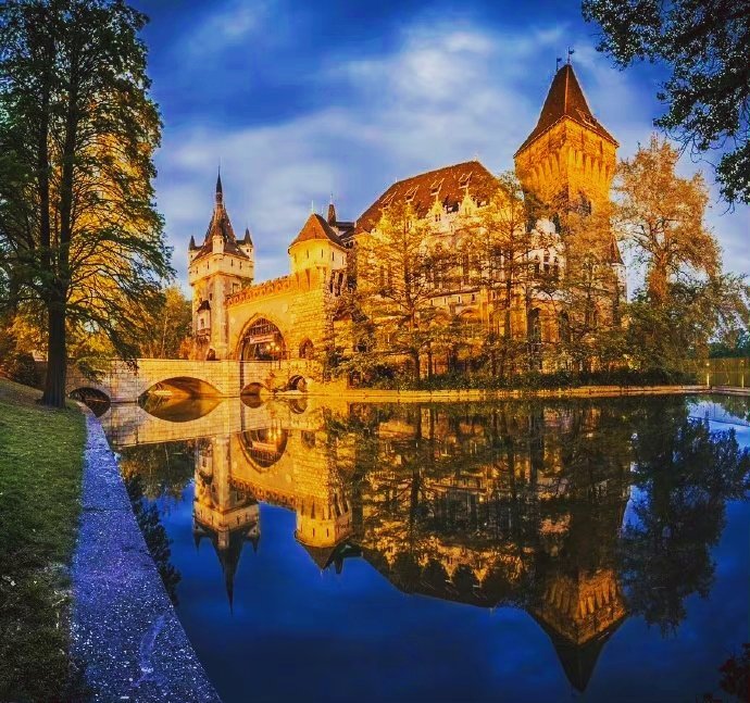 布达佩斯，有“多瑙明珠”的美誉……