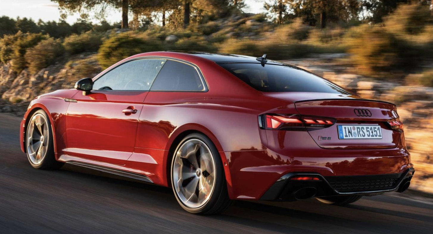 奥迪官方正式发布了2023款奥迪RS 4/RS 5车型的官图