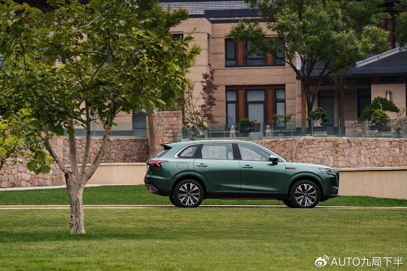 红旗HS6 PHEV迎线下首秀，携手歼-35A长春航空展C位出道！-新浪汽车