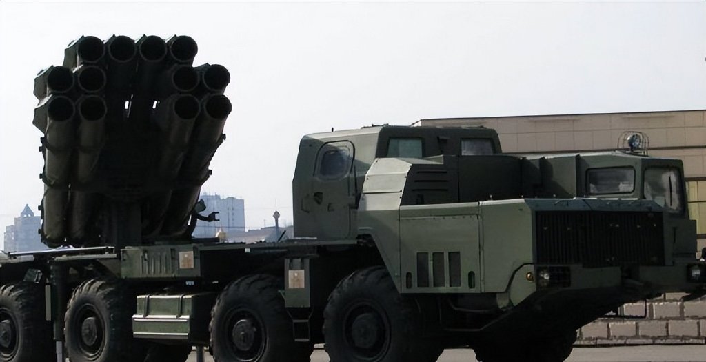 喀秋莎的继任者，俄罗斯顶级多管火箭炮，9A52-4式旋风多管火箭炮实力|多管火箭炮|火箭炮|旋风_新浪新闻