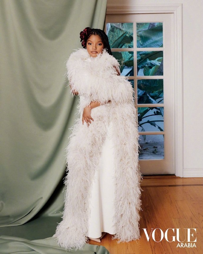 小美人鱼哈莉贝利登上阿拉伯版《Vogue》封面__财经头条