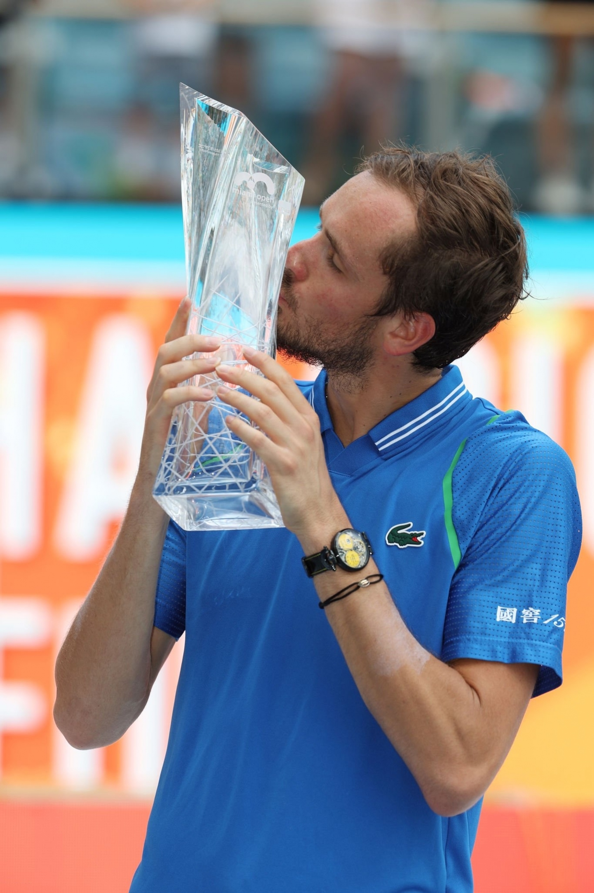 冠军捧杯图🏆 ATP1000迈阿密大师赛冠军——梅德韦杰夫__财经头条