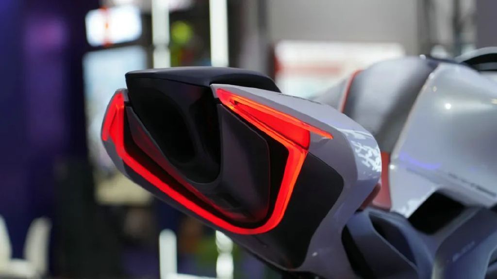 再一次用惊艳摩博会！杰迪K333现场实拍，国产最美轻易拿捏-新浪汽车