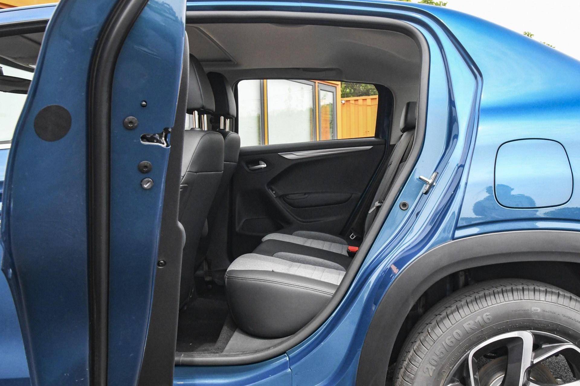 还能救一救？雪铁龙特供C3L，强烈的SUV跨界味道、1.2T+6速湿双-新浪汽车