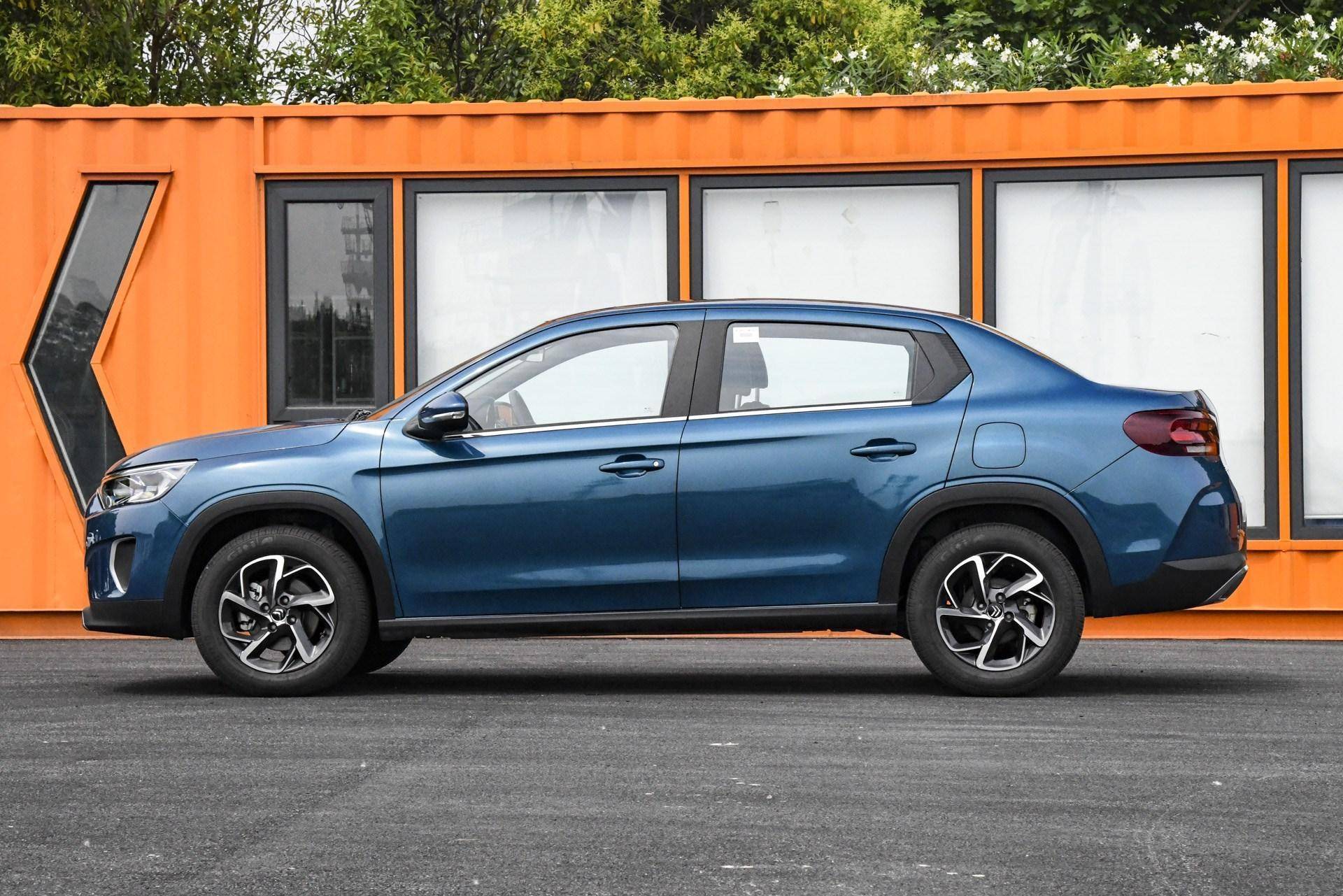 还能救一救？雪铁龙特供C3L，强烈的SUV跨界味道、1.2T+6速湿双-新浪汽车