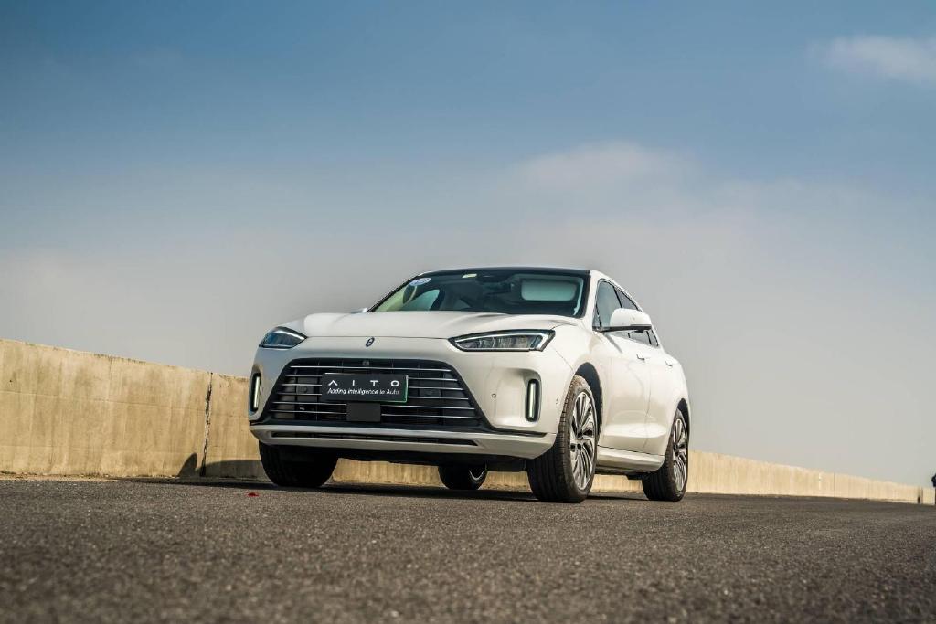 理想L9将引来新对手：问界M9谍照曝光，明年下半年正式上市-新浪汽车