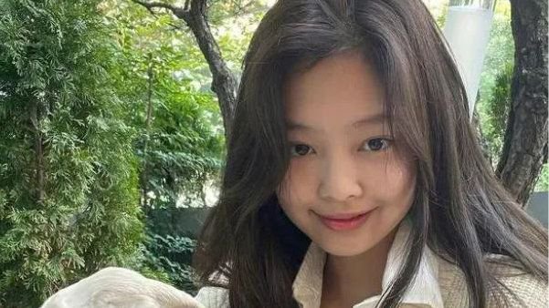 Jennie再次演唱会中途离场，身体状况堪忧！自曝像老奶奶一样|老奶奶|身体状况|演唱会_新浪新闻