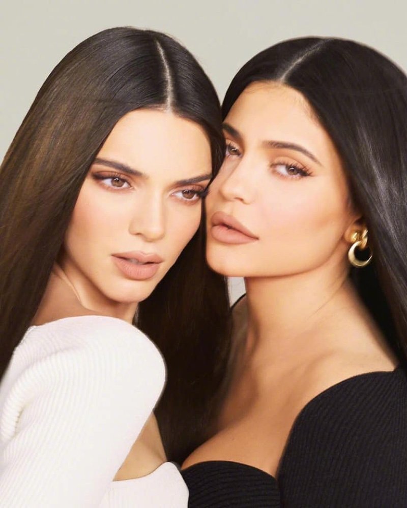 肯豆kendalljenner和妹妹kylie Jenner出镜演绎 Kendall X Kylie Cosm