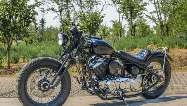 两万元的摩托骑出20万的范，这台国产博格V250，搭V缸发动机！-新浪汽车