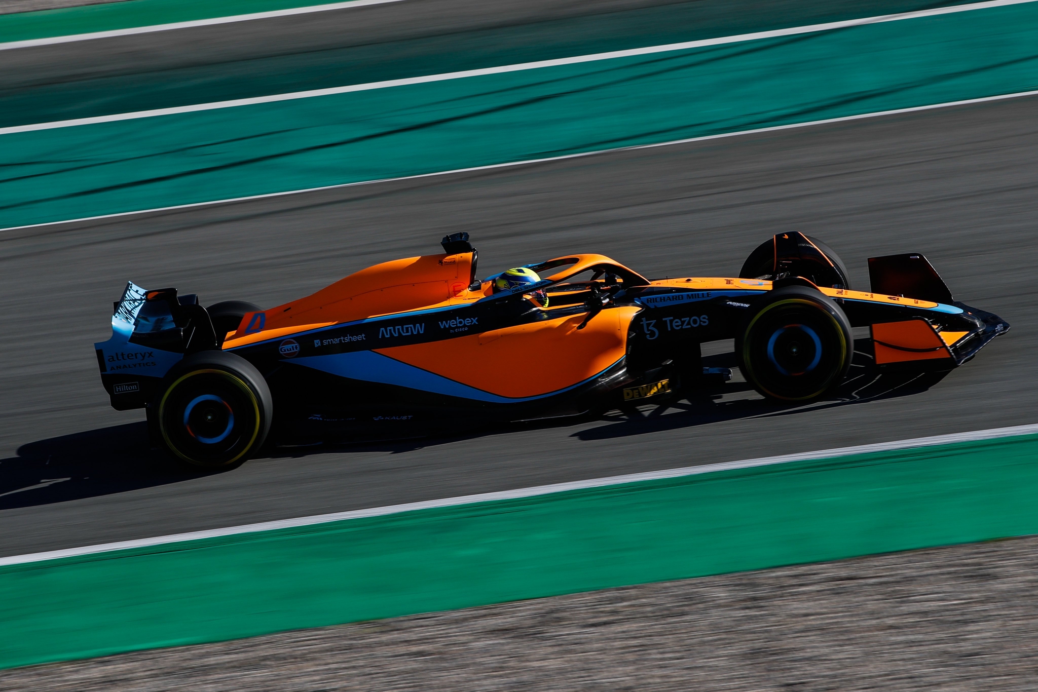 昨天迈凯伦新车MCL36在巴塞罗那完成首航__财经头条