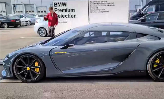 “4座”柯尼塞格交付，全球首台，配战斗灰漆，3缸1.9秒破百-新浪汽车