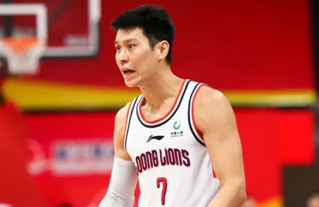 新疆战广州，林书豪无缘大名单，火箭旧将真厉害，新疆换帅如换刀