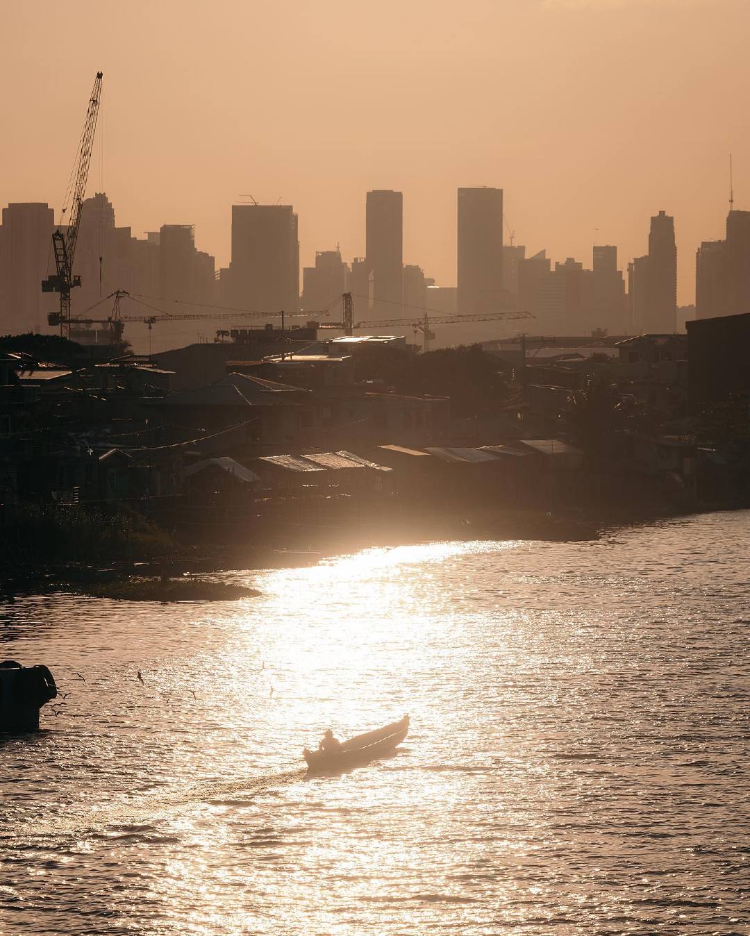 光与影的街头 | 摄影师Jilson Tiu__财经头条