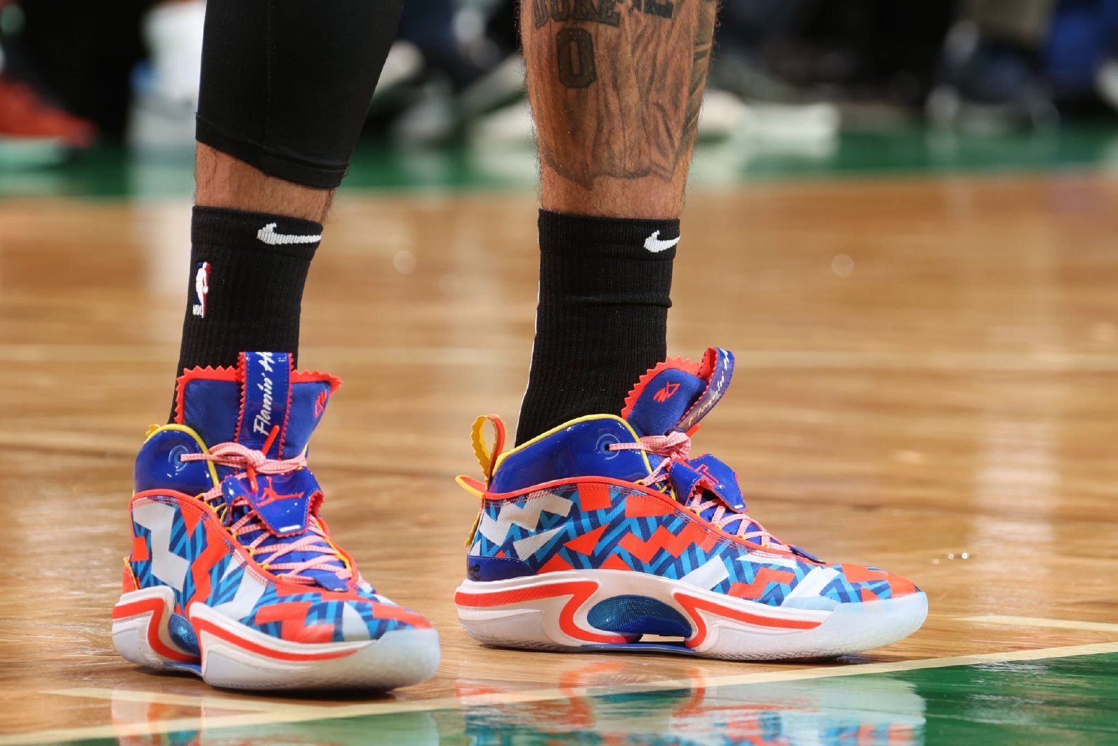 Jayson Tatum 今天完成绝杀上脚的是Ruffles x Air Jordan 36……__财经头条