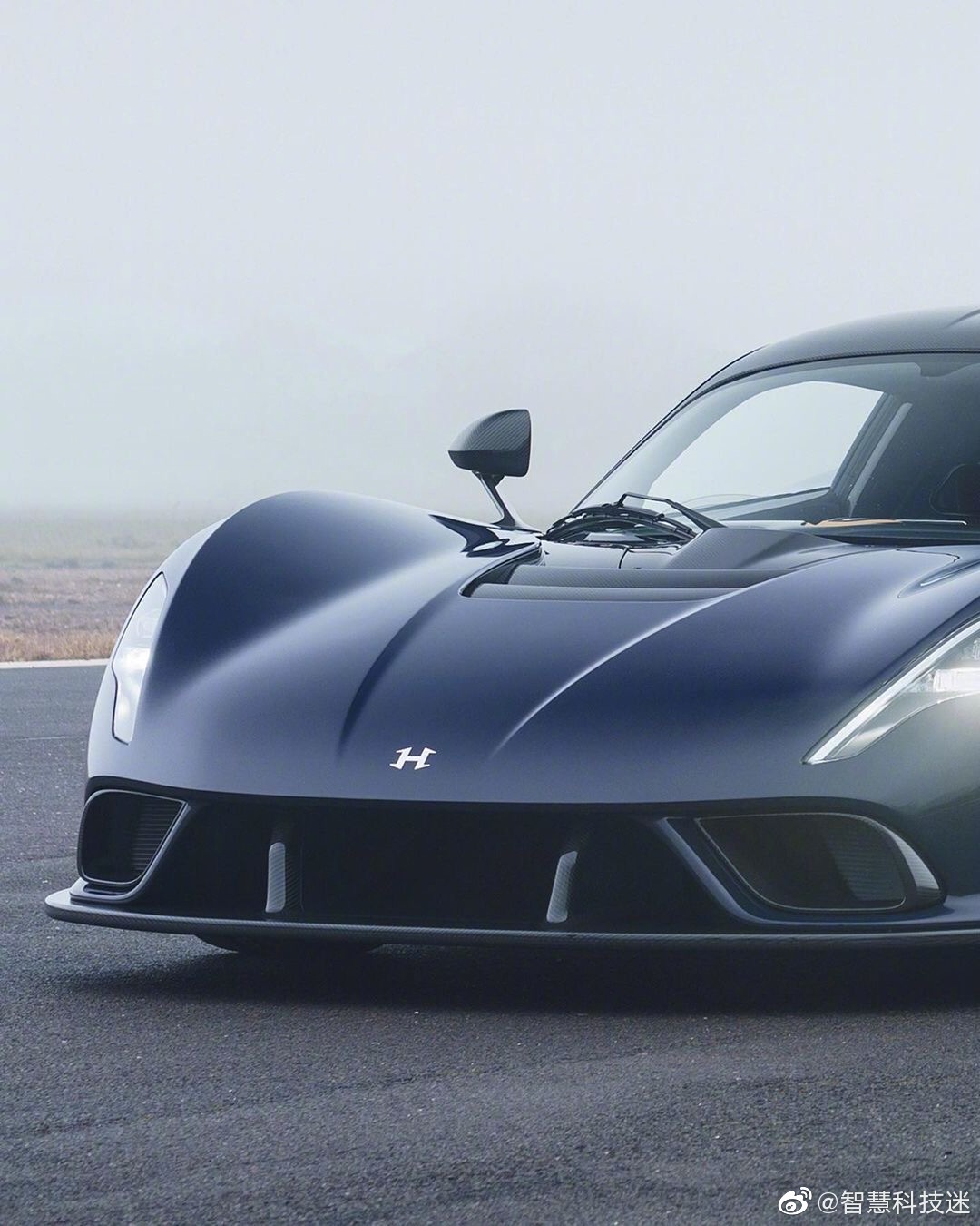 2021款轩尼诗毒液F5官方图，来自是美国著名的改装厂轩尼诗。6.6升