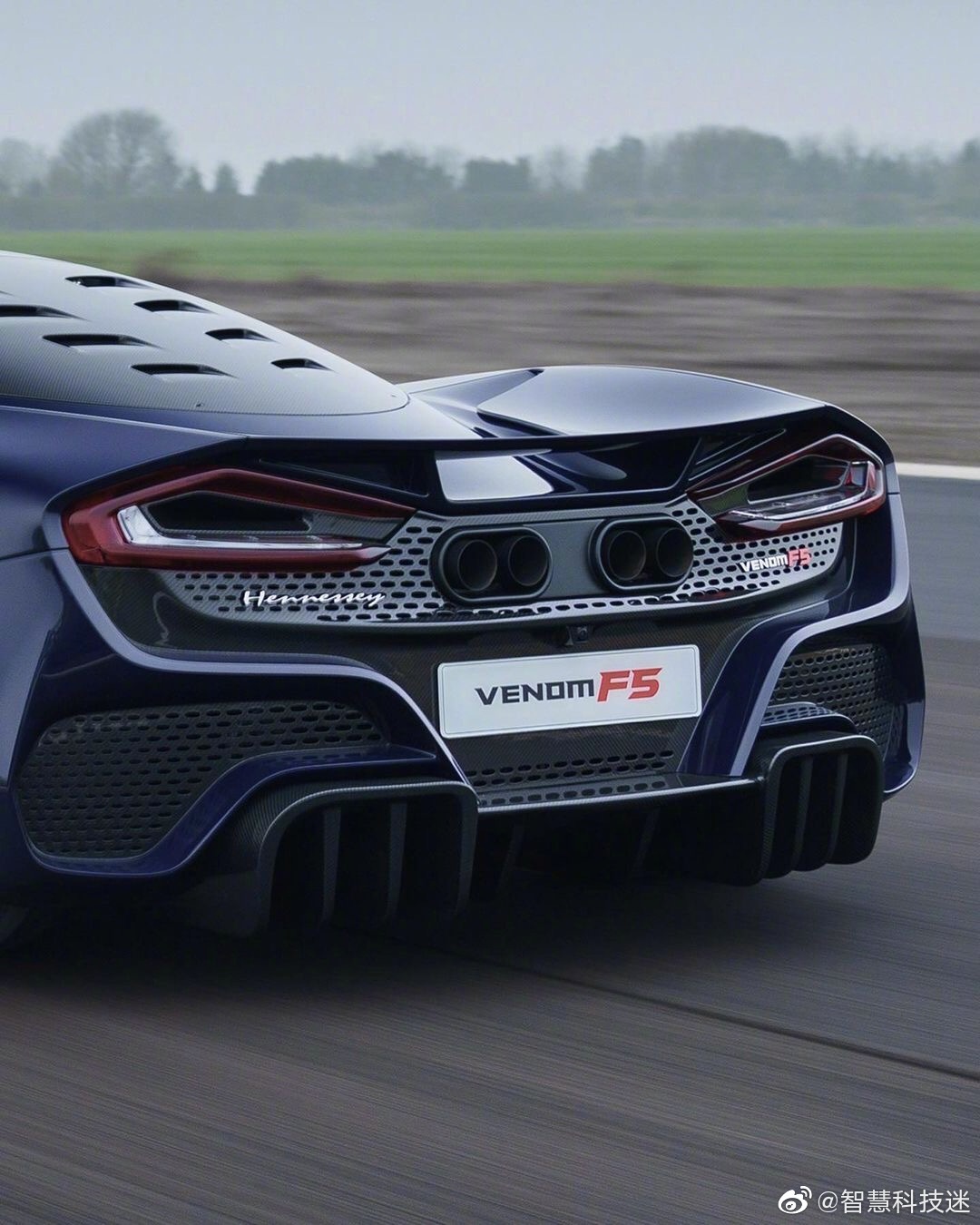 2021款轩尼诗毒液F5官方图，来自是美国著名的改装厂轩尼诗。6.6升