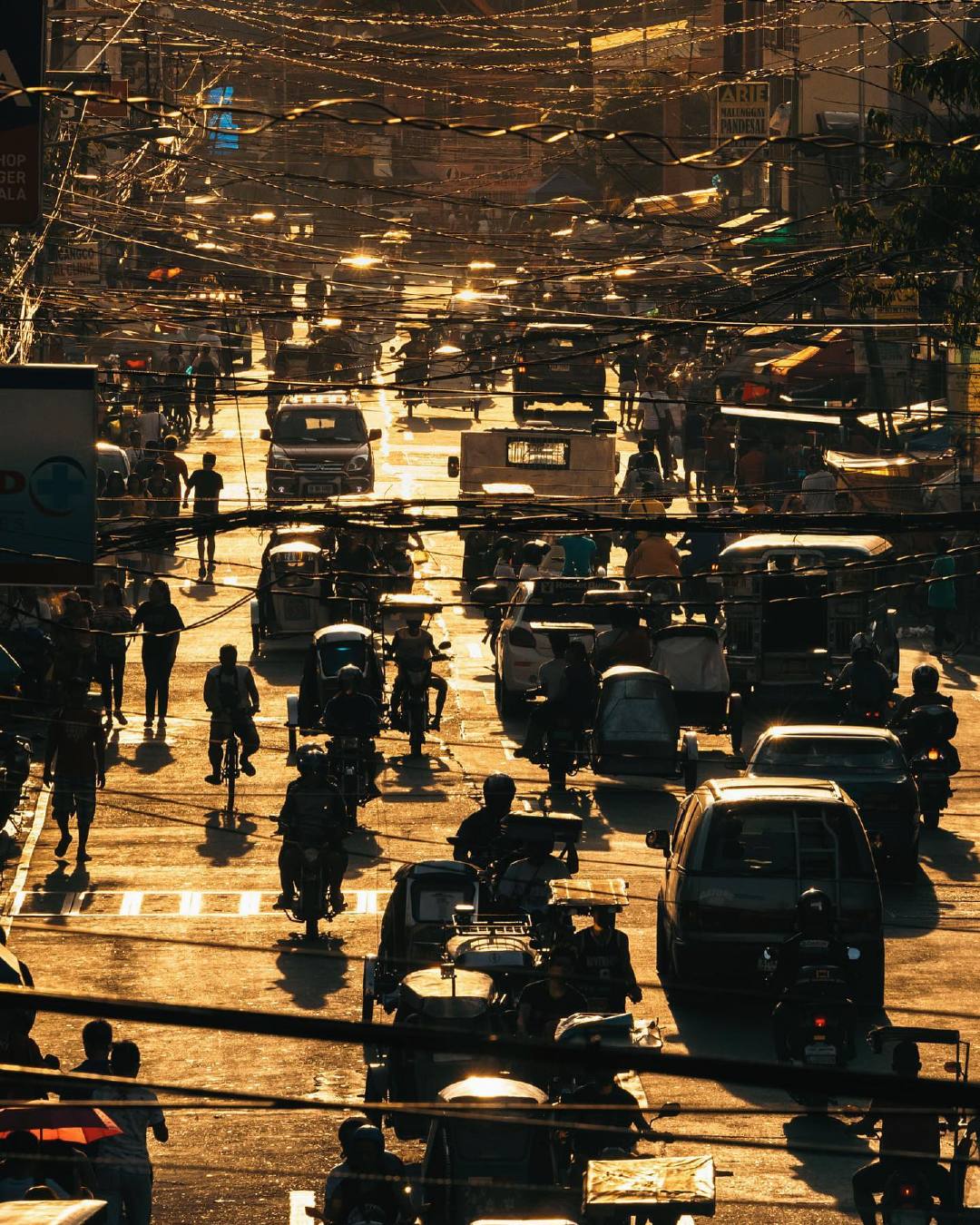 光与影的街头 | 摄影师Jilson Tiu__财经头条