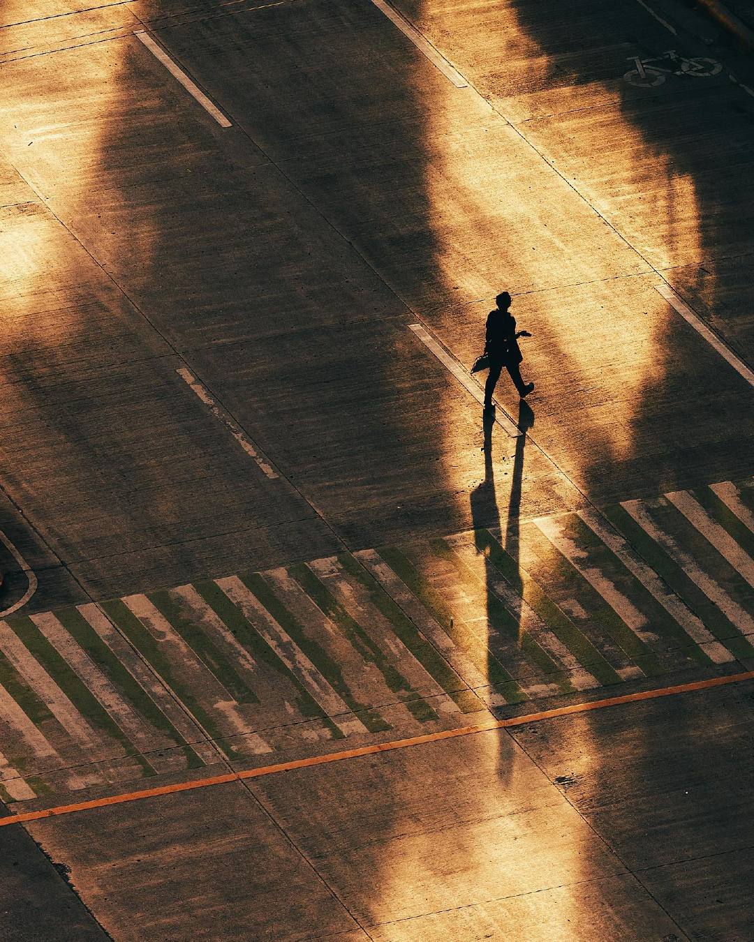 光与影的街头 | 摄影师Jilson Tiu__财经头条