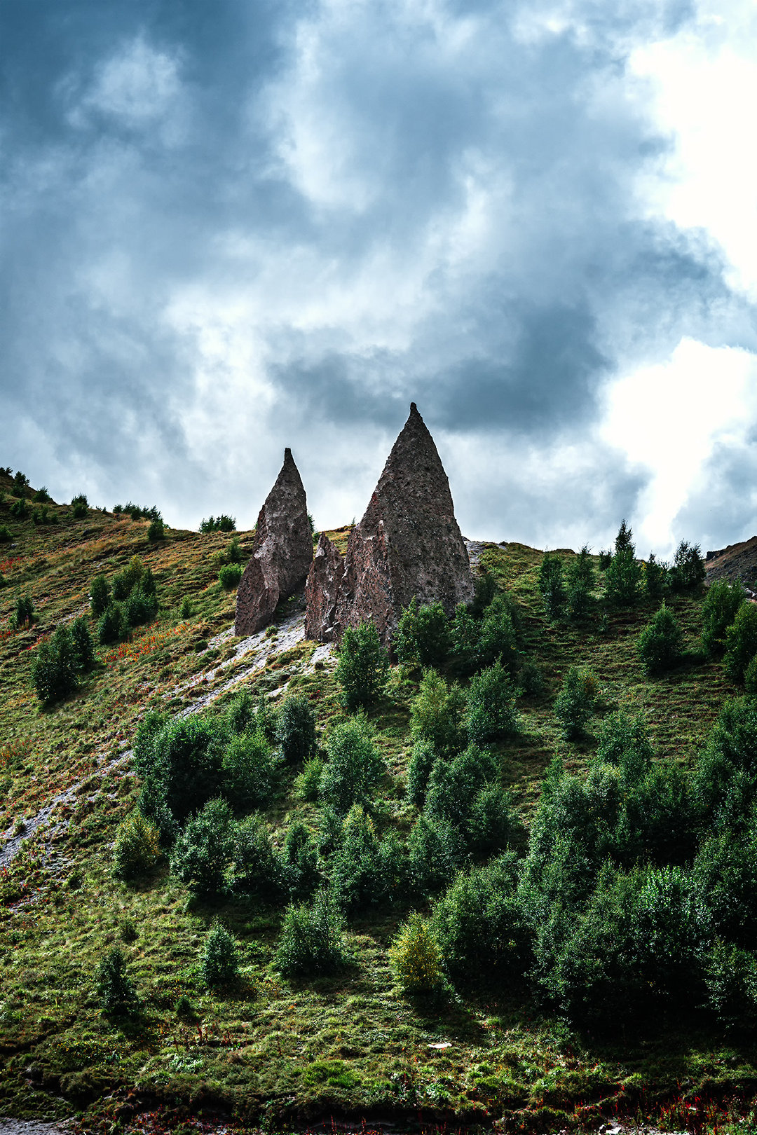 座落于东欧与西亚交界的高加索，地名来自古老的斯基泰语……