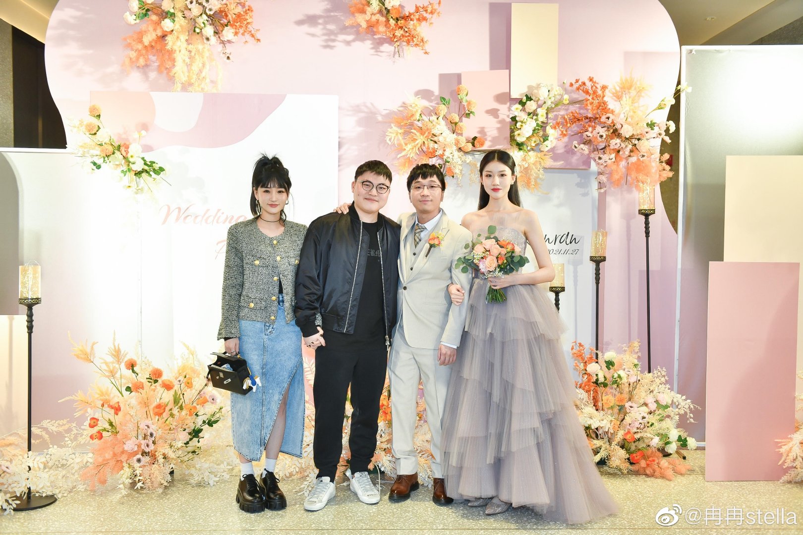 RNG教练Tabe和妻子冉冉的新婚照来啦……__财经头条