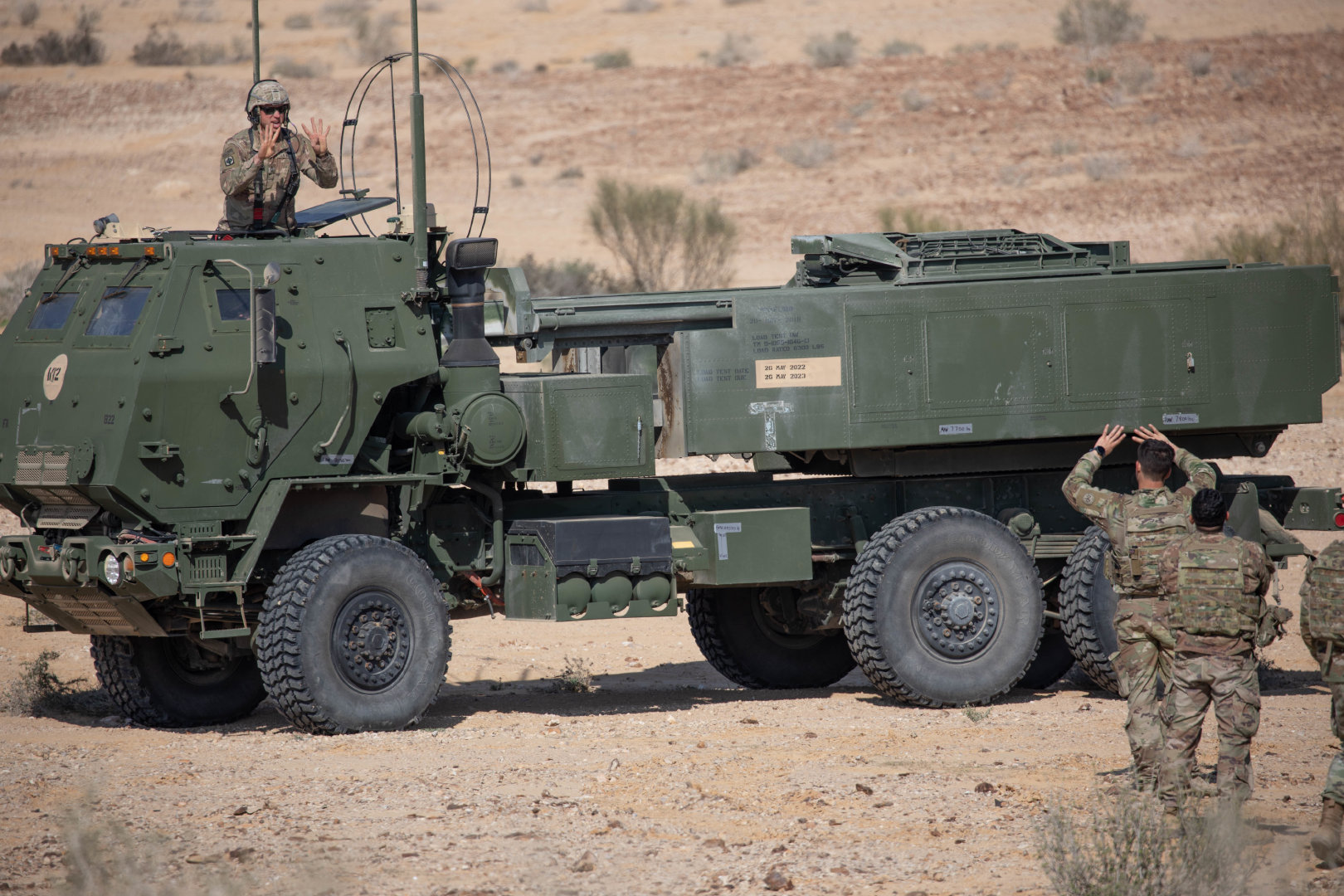 斯巴达特遣部队第130野战炮兵团第2营发射海玛斯