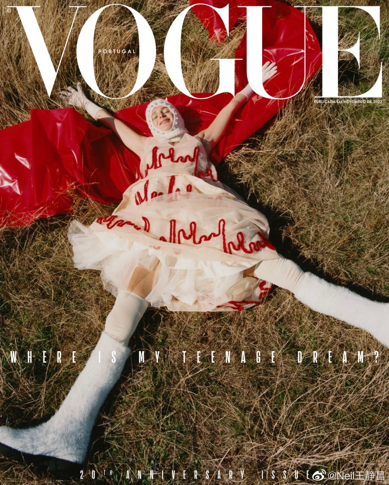 葡萄牙版《Vogue》11月刊也是20周年纪念刊……
