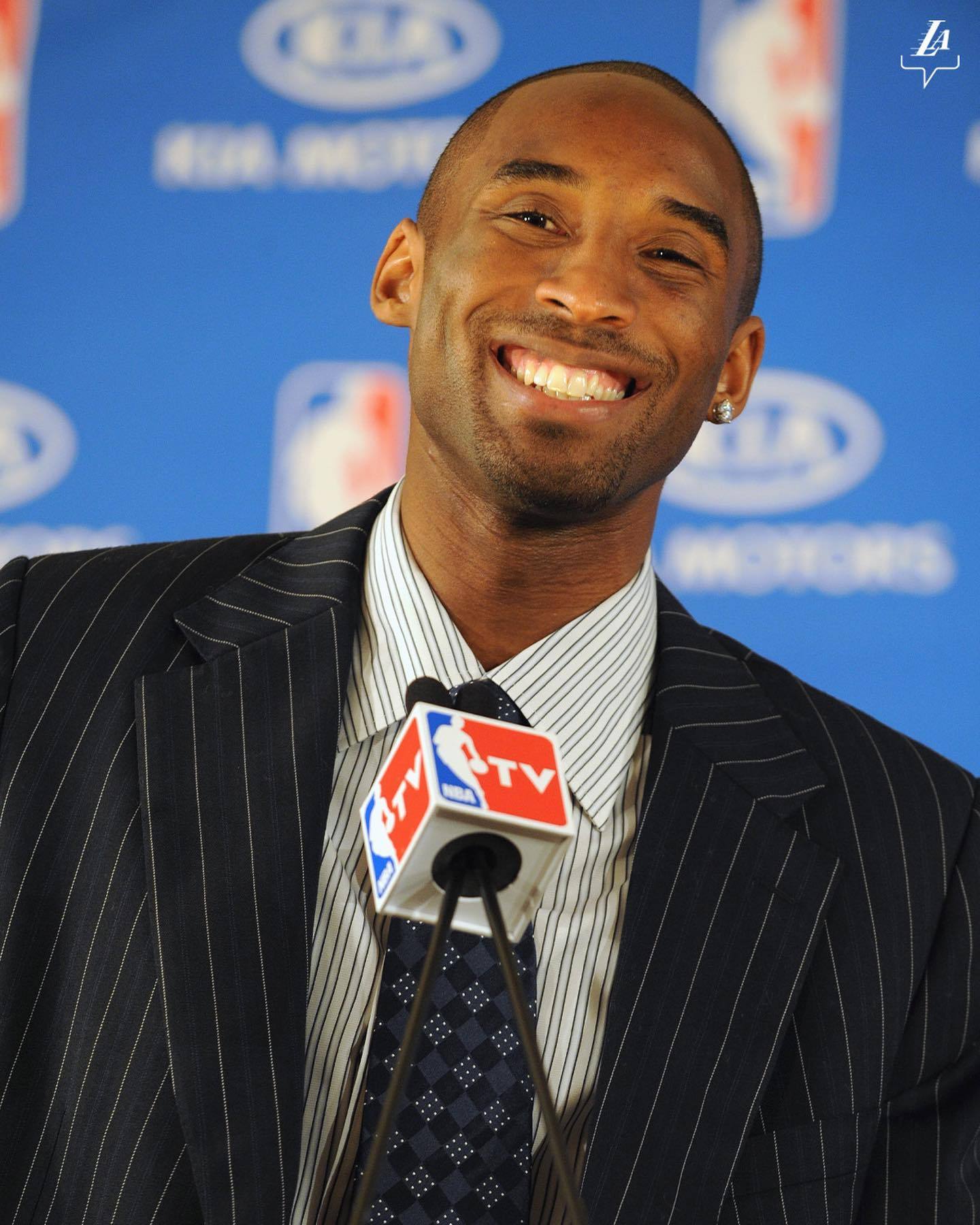 历史上的今天，2008年5月7日，科比拿到生涯唯一一座常规赛MVP__财经头条