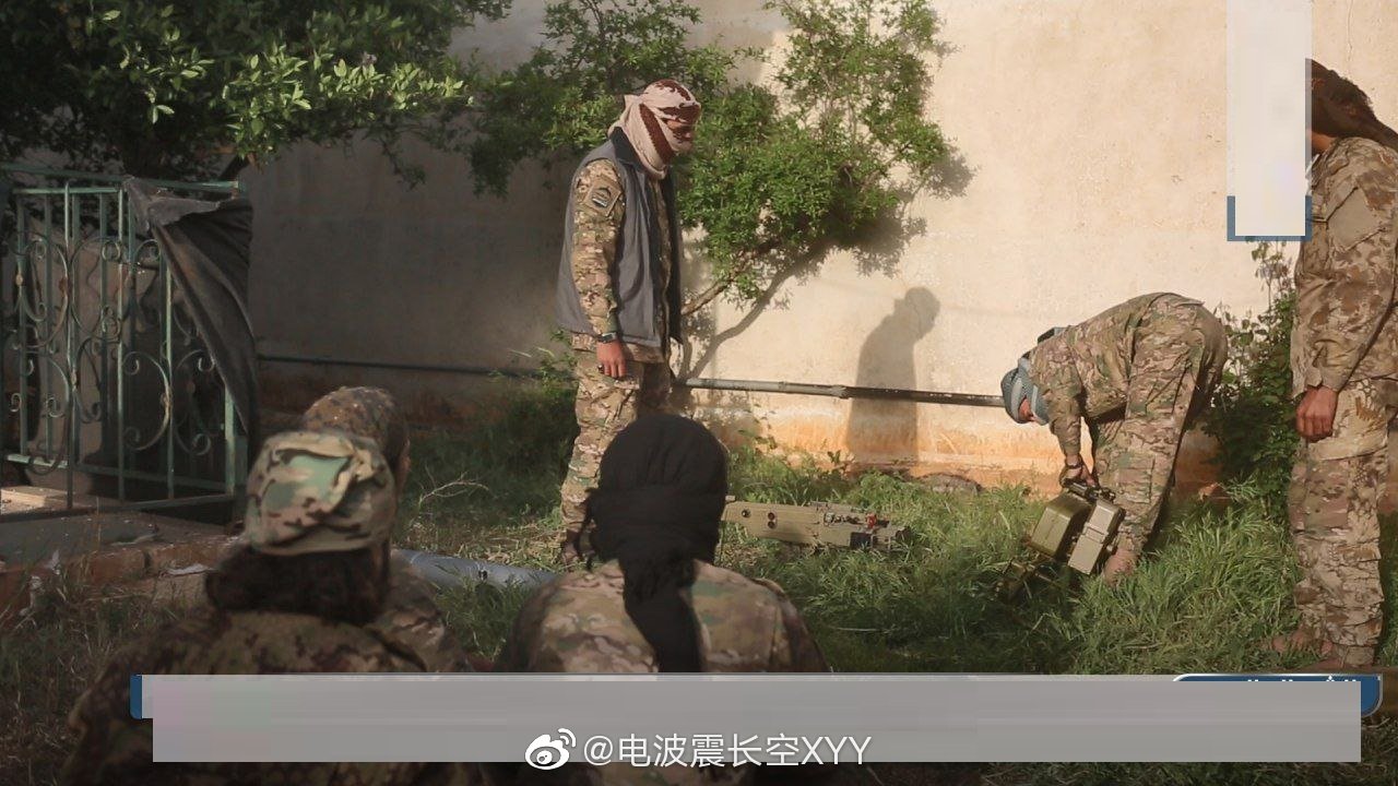 伊德利卜的HTS极端武装进行9K115-2混血儿-M1反坦克导弹教学