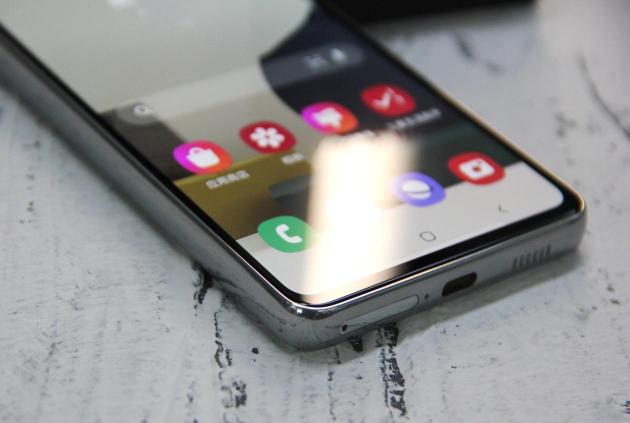 三星Galaxy A53 5G评测：更时尚的外观、更流畅的使用体验__财经头条