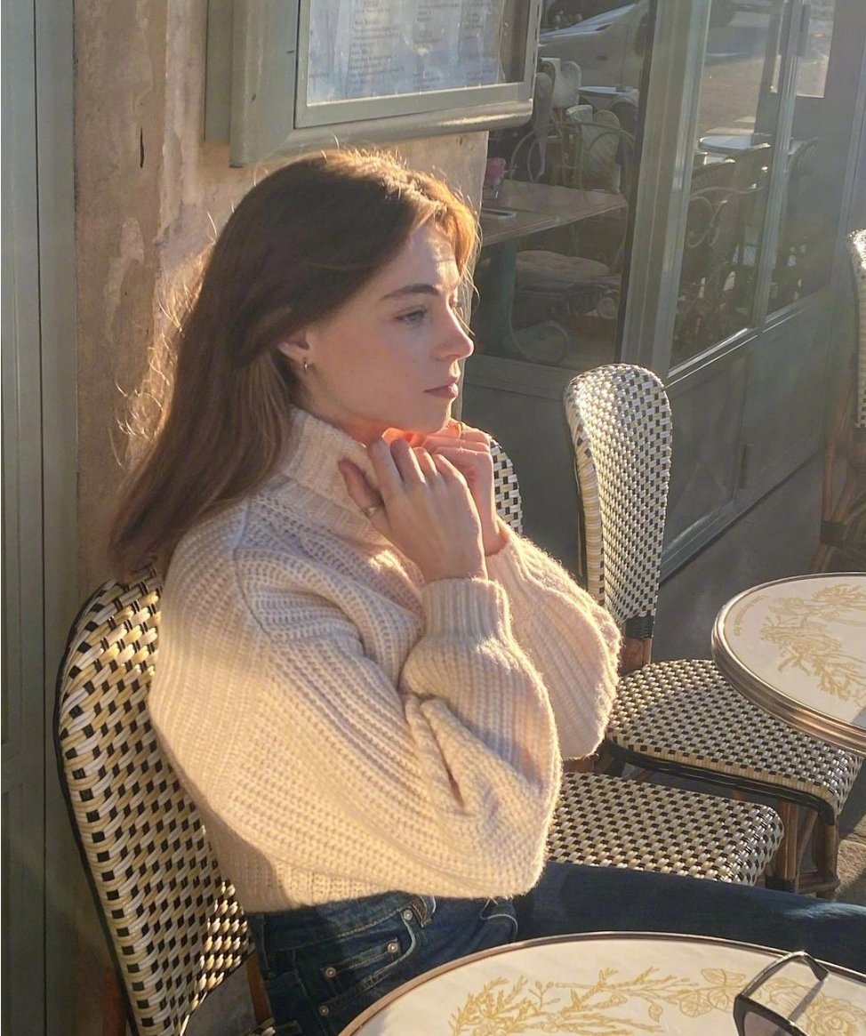模特Camille Pidoux__财经头条