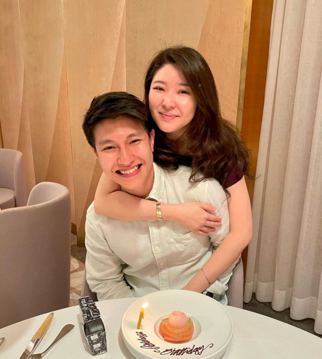 许绍雄生日与家人开心庆祝拍全家福 未来女婿跟随他们一家返港