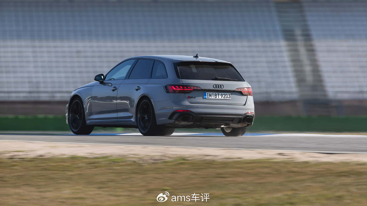 运动旅行车对决，奥迪RS4 Avant能赢BMW M3 Touring吗？-新浪汽车
