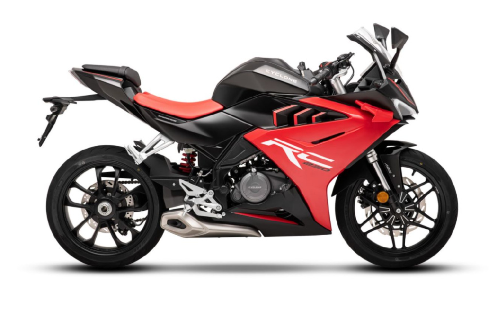 高轻快的赛科龙RC250上市后，迅速成为小排量仿赛里的黑马-新浪汽车