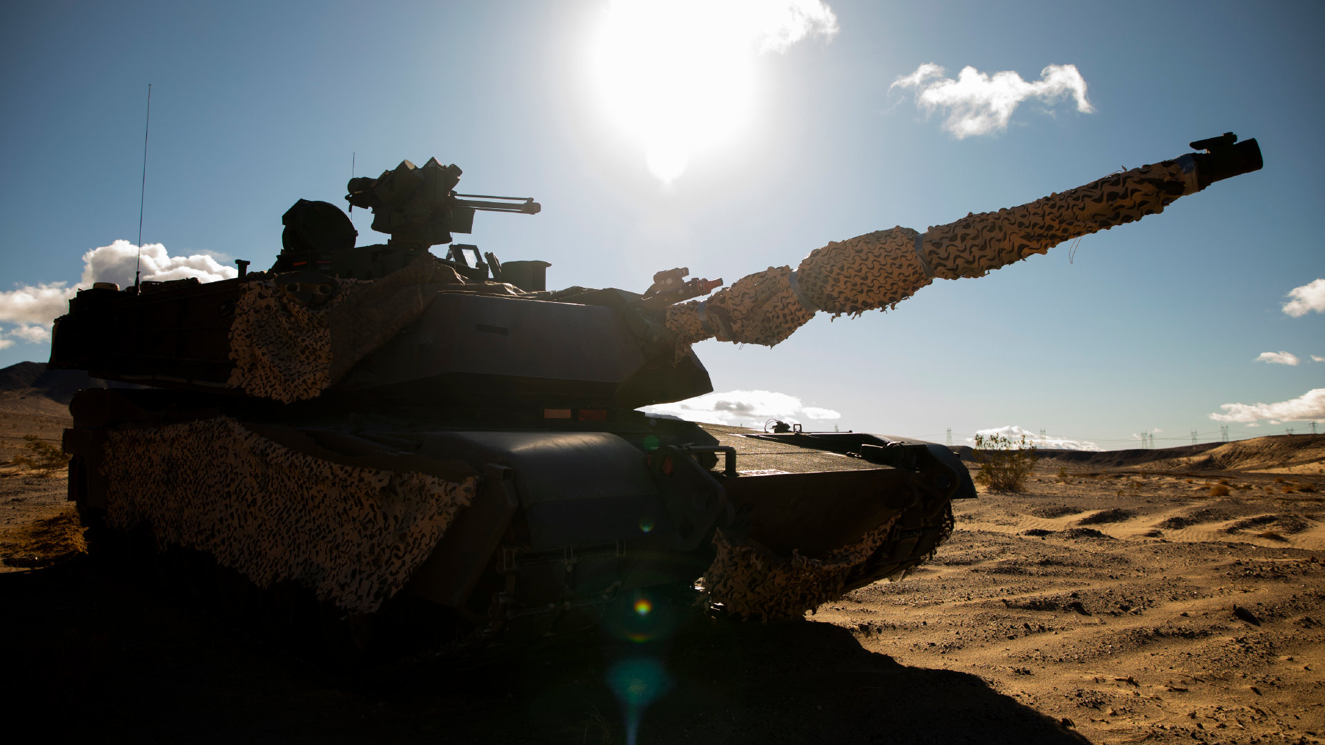 美国陆军士兵驾驶现代化的M1A2 SEPv3艾布拉姆斯坦克__财经头条