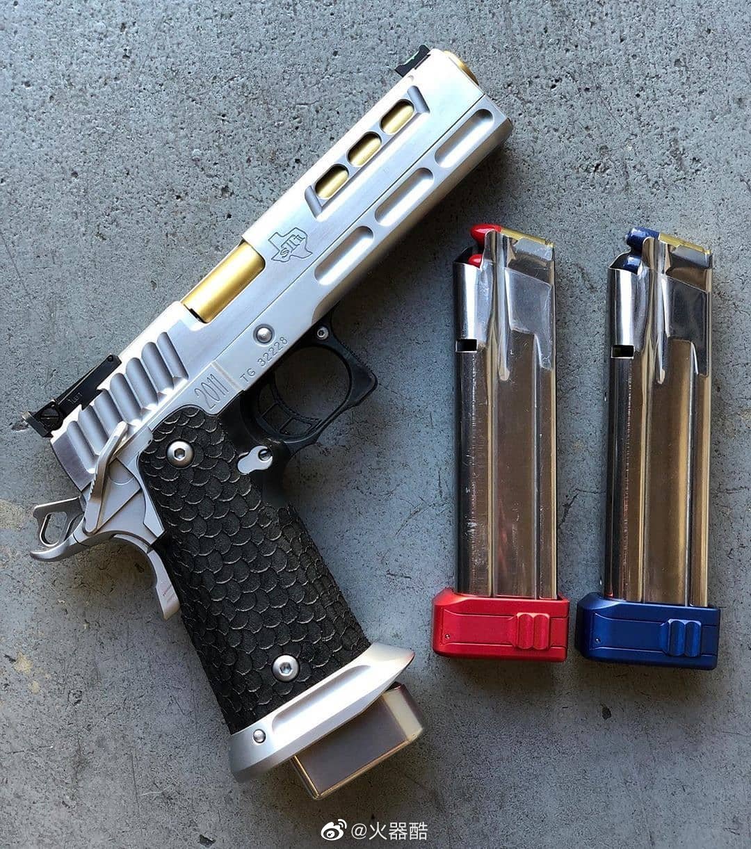 STI公司2011 DVC系列手枪美图欣赏