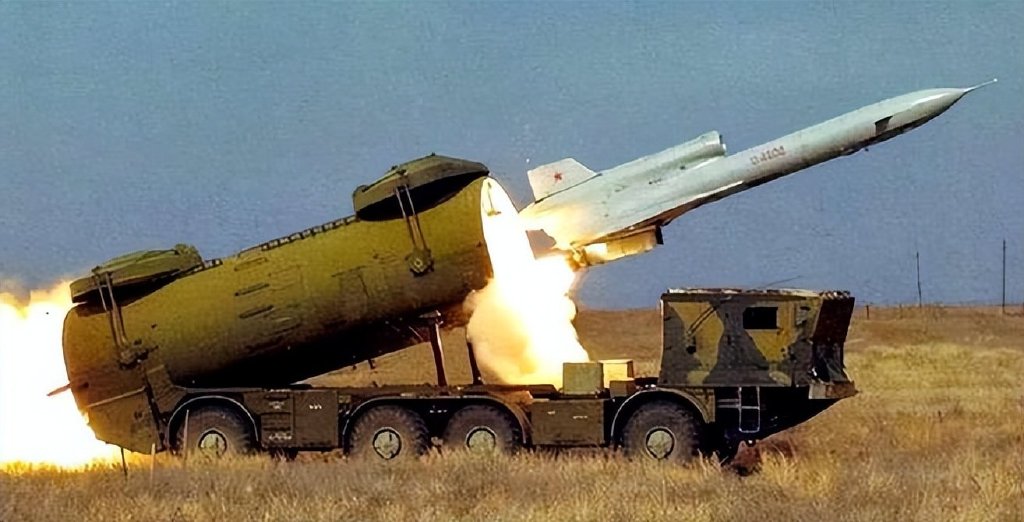 袭击莫斯科？乌克兰无人机被大树拦截，俄军暴露巨大弱点