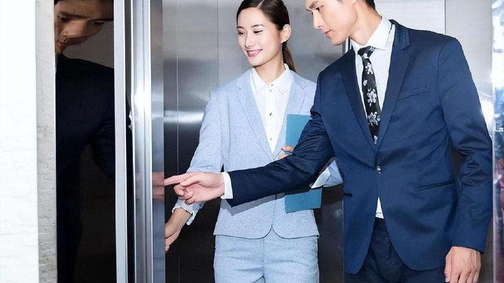 巨海商学：如何在30秒内，“勾搭”一个比你强的人？|演说|电梯|麦肯锡_新浪新闻