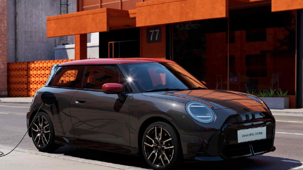 MINI新家族崭露锋芒：Aceman与纯电MINI Cooper共铸辉煌|经典|家族|新家族_新浪新闻