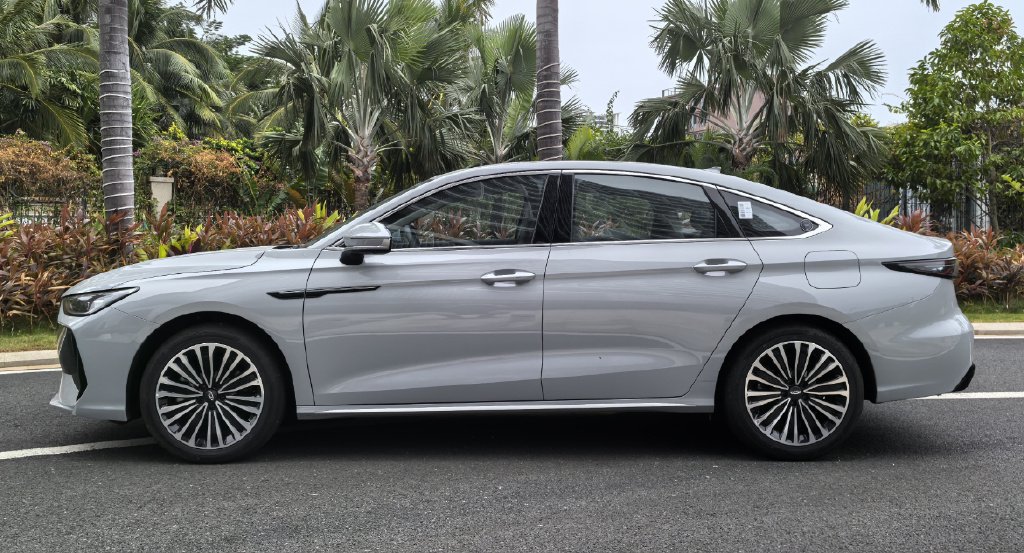 售价10.99万起，风云A8L向插混轿车市场提出“最硬”挑战？-新浪汽车