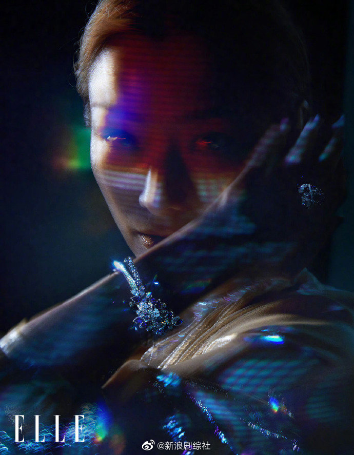 ELLE 6月刊封面释出，短发、雀斑、漂眉，Sammi依然特立独行……__财经头条