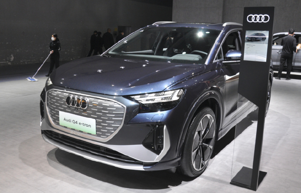 门槛直降5万8，不到30万的奥迪Q5-etron，为何还是费力不讨好？-新浪汽车