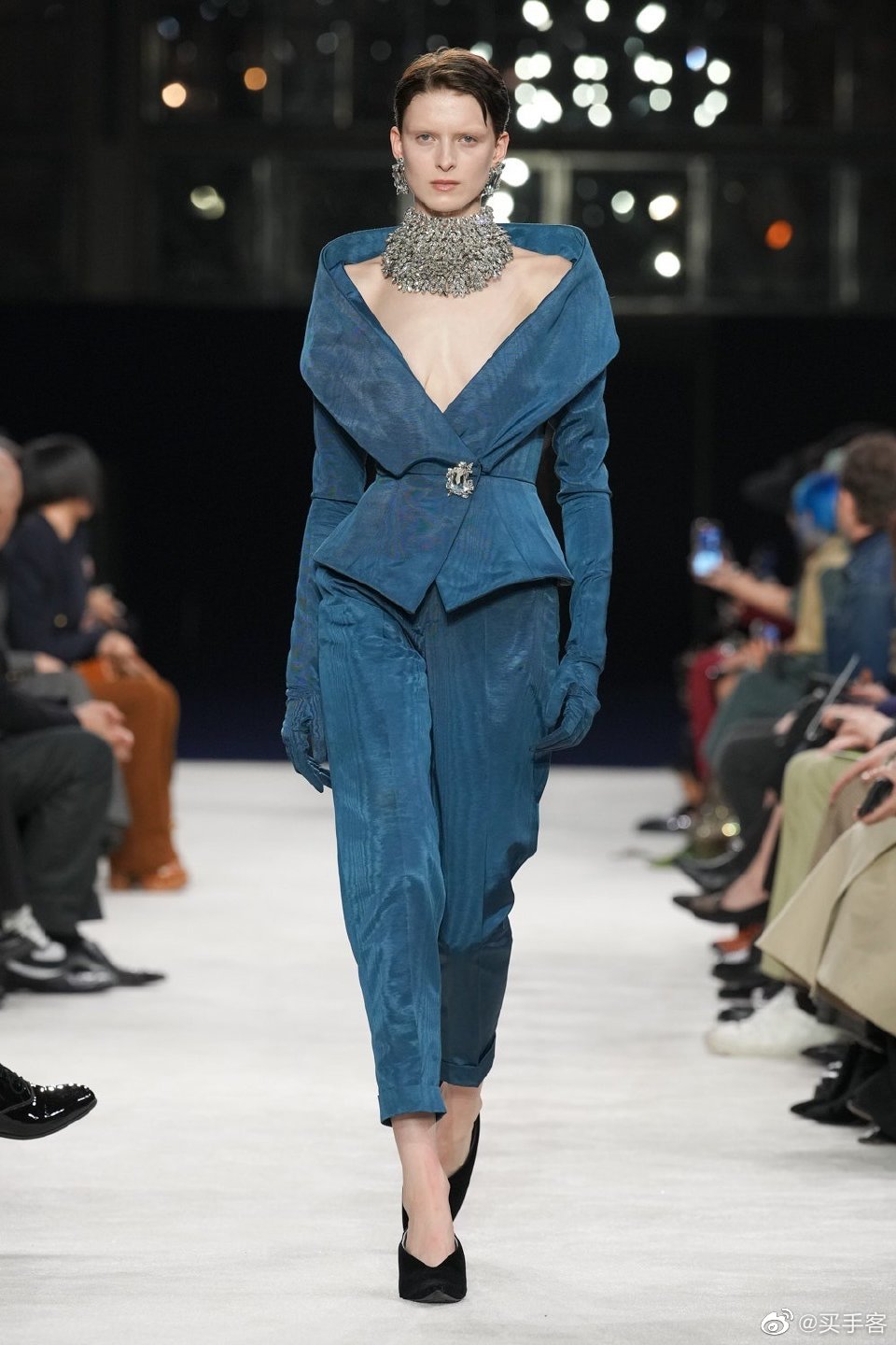 Balmain 2023秋冬系列，重归经典版型设计之后，看起来蛮清爽__财经头条