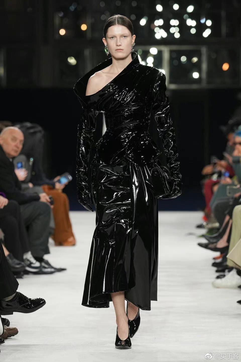 Balmain 2023秋冬系列，重归经典版型设计之后，看起来蛮清爽__财经头条