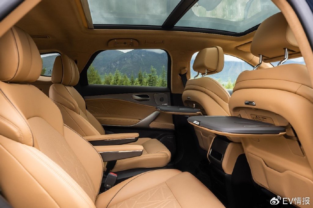 标配DM-p四驱系统！腾势N8上市，售价31.98/32.68万元-新浪汽车