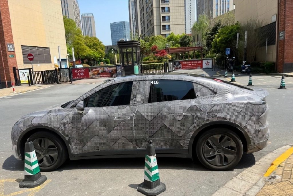 支持换电+900V高压平台！乐道L60谍照曝光 或20万元起售-新浪汽车