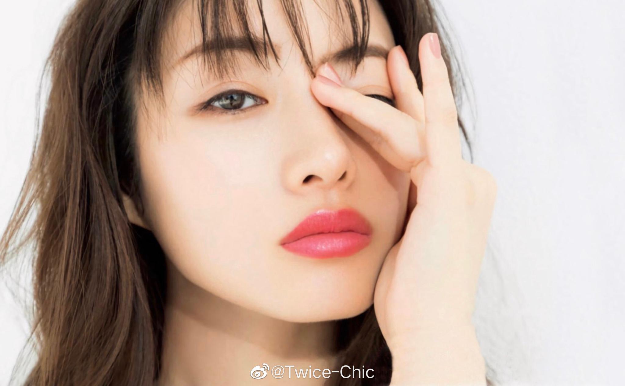 石原里美 x MAQUIA 5月刊 | 啫喱草莓唇，柳叶弯月眉