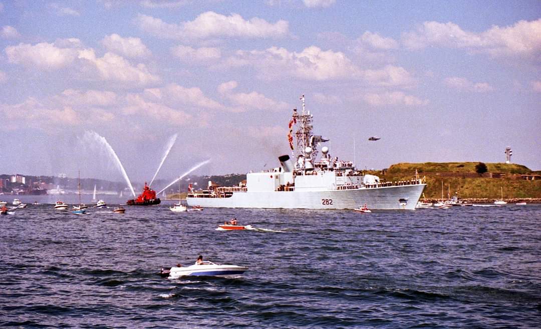 加拿大HMCS Athabaskan DDG-282，这些年来的照片