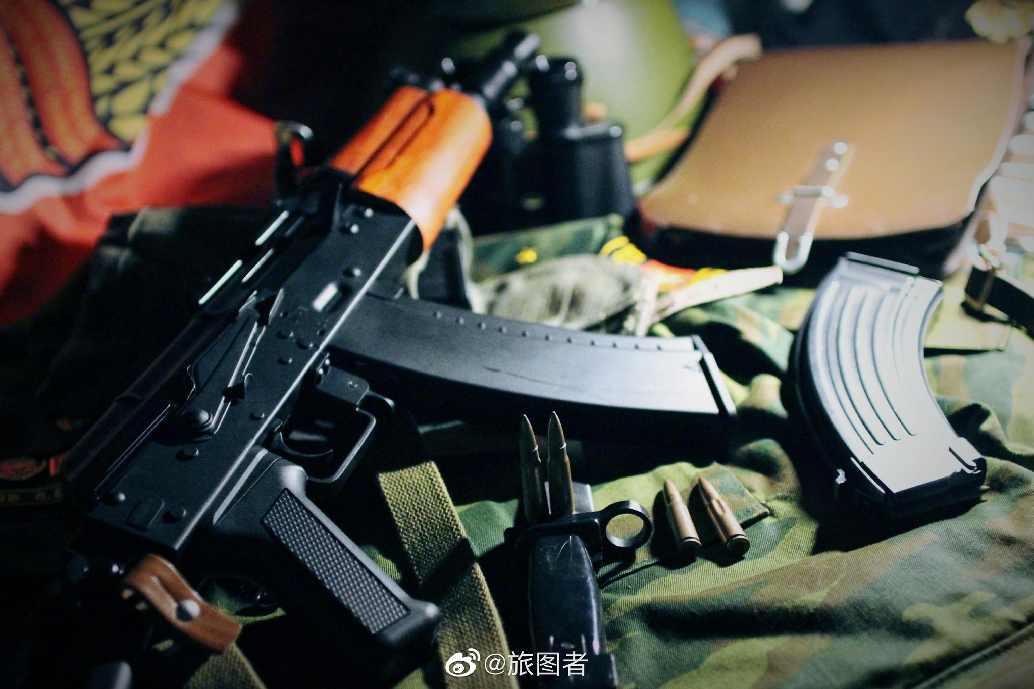 AK-74于70年代初装备苏联军队，逐步取代AKM