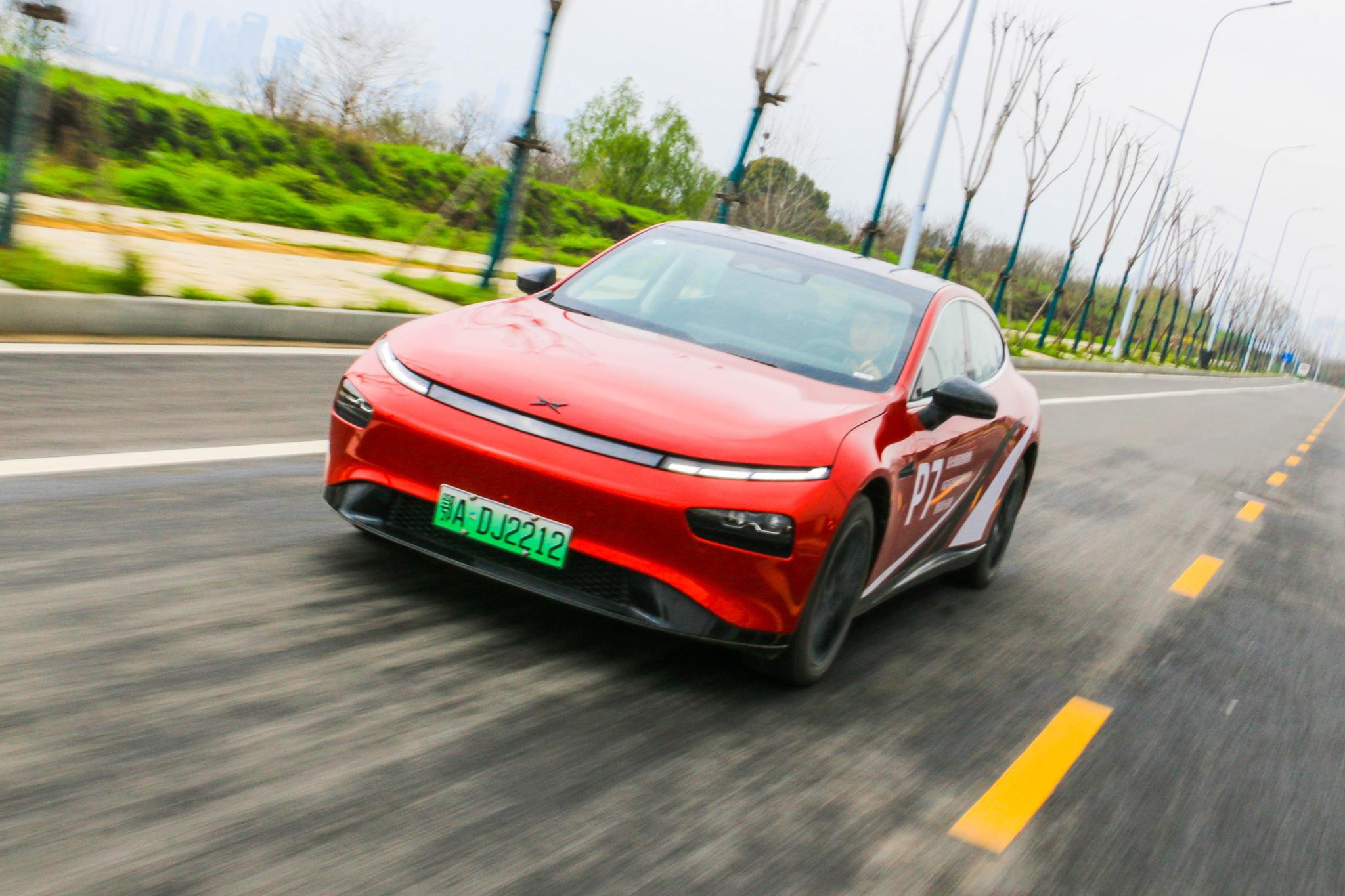 智能贴心的“小鹏友” 试驾小鹏汽车P7 NGP版-新浪汽车