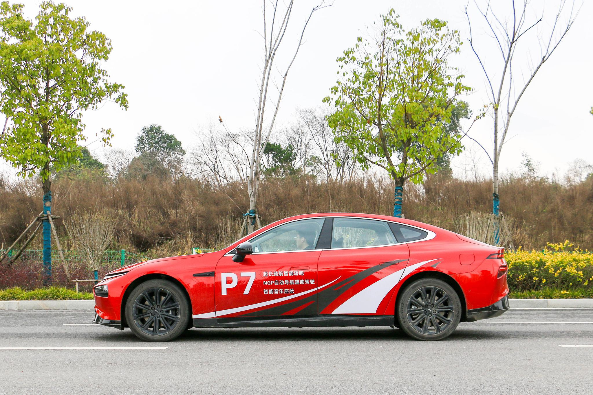 智能贴心的“小鹏友” 试驾小鹏汽车P7 NGP版-新浪汽车